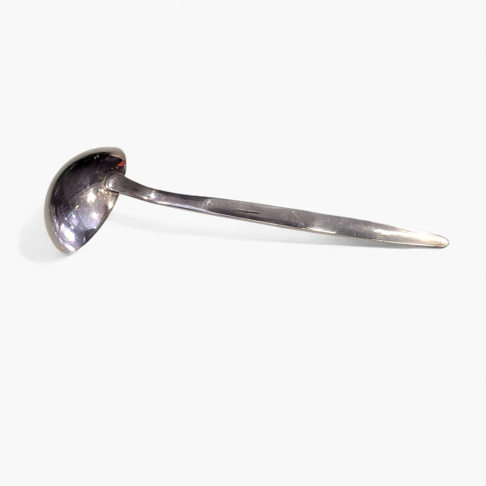 Cucharón de metal plateado antiguo único y elegante