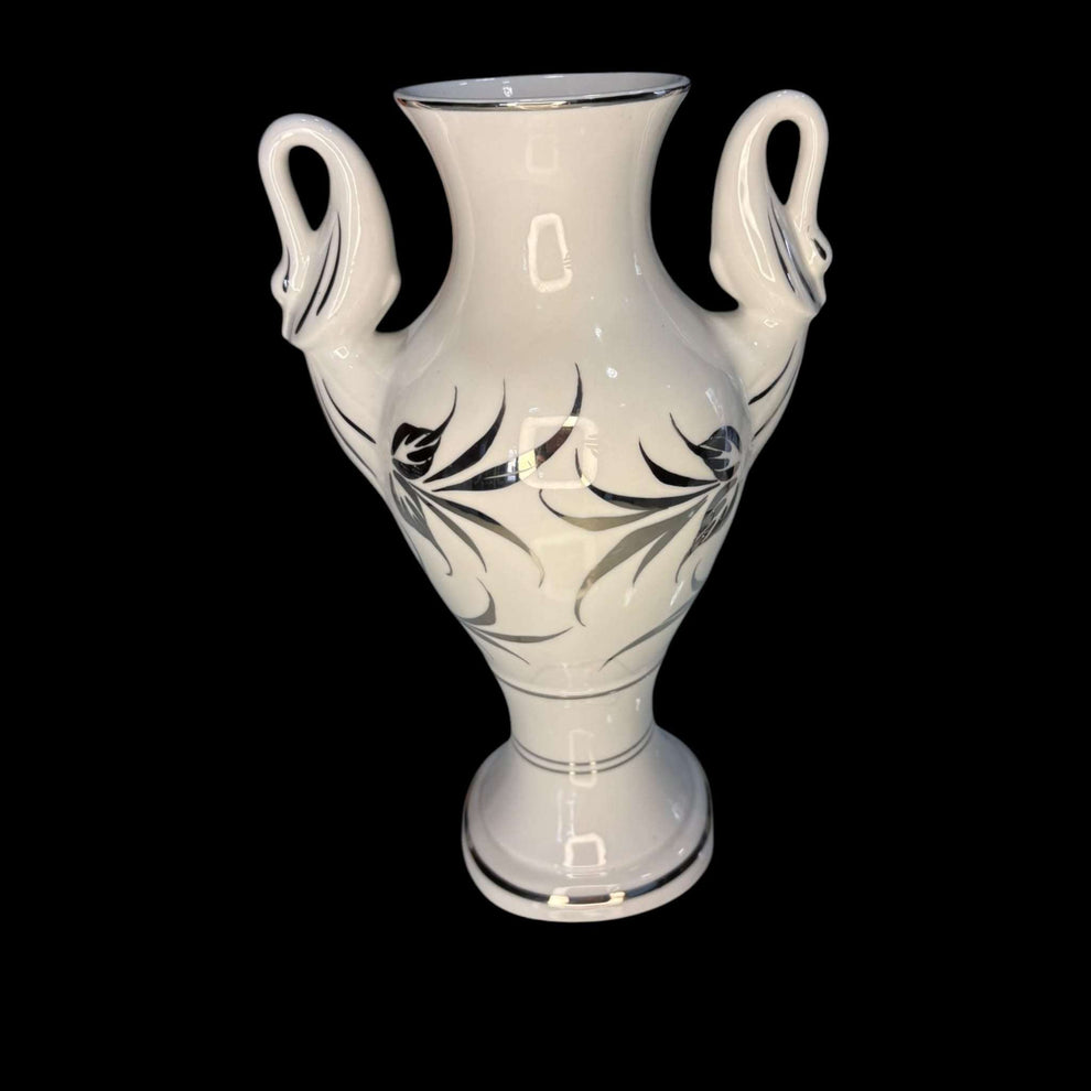 Florero de porcelana Bohemia con hilo de plata y cisnes
